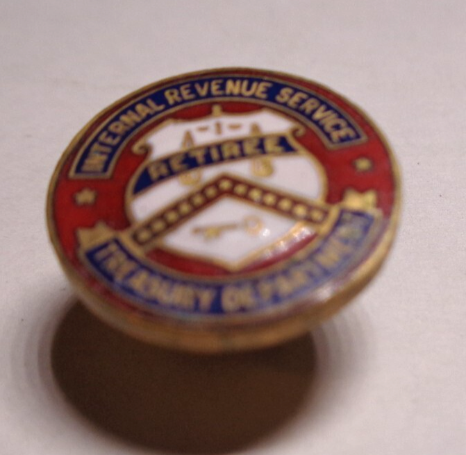 VINTAGE INTERNAL REVENUE SERVICE/TREASURY DEPARTMENT RETIREE LAPEL PIN ...