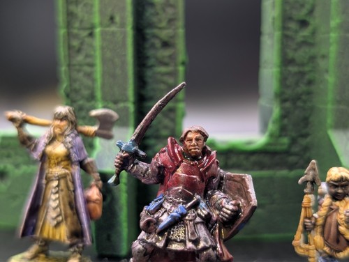 Well painted Reaper Red Paladin/knight dnd fantasy miniature | eBay