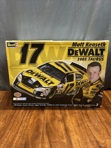 KIT #17 DEWALT 2005 FORD TAURUS NASCAR STOCK CAR KIT- MATT KENSETH ...