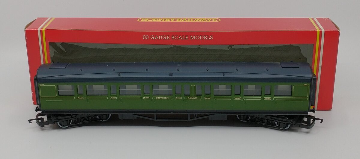 Hornby R163 OO Southern Brake 3rd Coach Passenger Car LN/Box | eBay