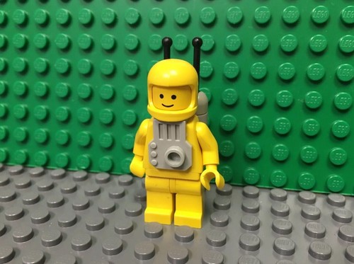 LEGO Vintage Classic Space - Yellow Light Gray Jet Pack and Trans Red ...