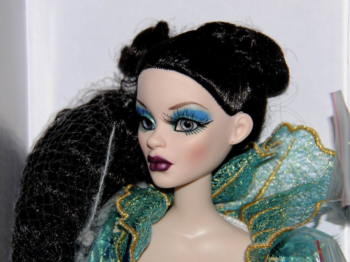 Queen of The Dark Seas Parnilla MIB Tonner Royals Gone Wilde ...