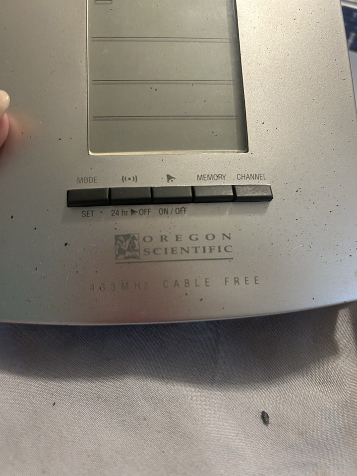 Oregon Scientific BAR888RA Wireless Weather Forcast Radio Station Clock ...