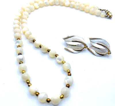 Lot Vtg Moonglow Thermoset Cream Beads Necklace & Sarah Cov. Enamel ...