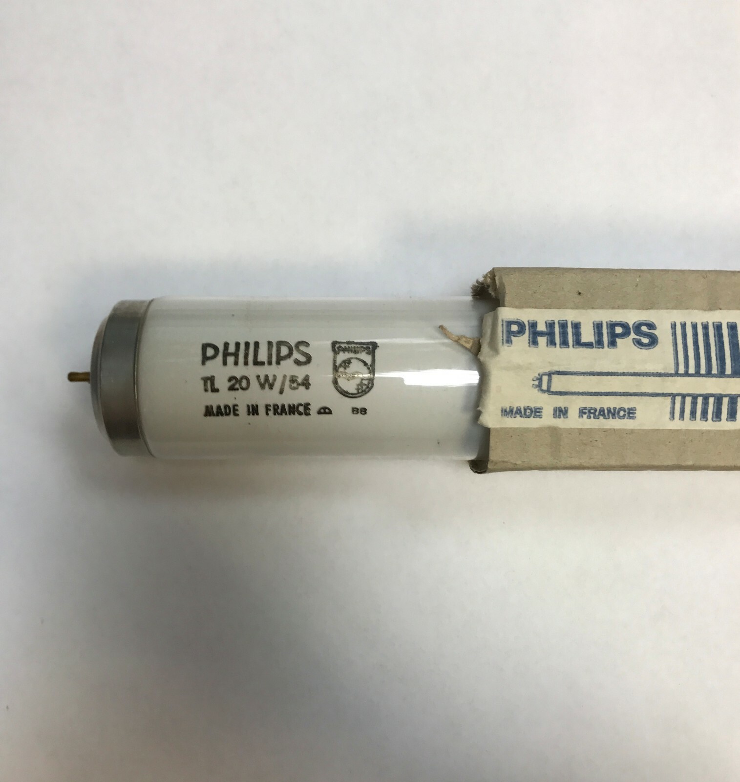 Fluorescent Lamp - PHILIPS TL 20W/54 Daylight 5400K T12 38mm G13 ...