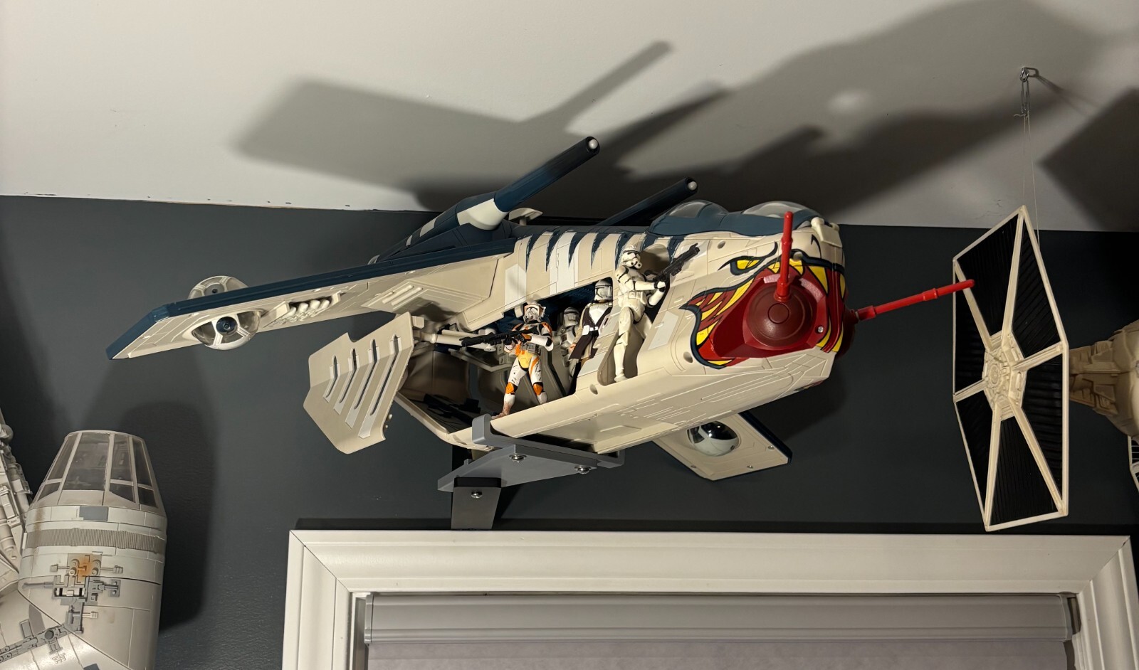 Starship Wall Mount for Star Wars Republic Gunship - TCW Clone Wars ...