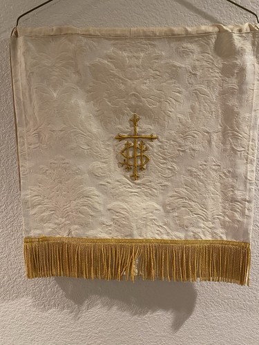 Vtg Parament. White Damask Pulpit Banner with Gold IHS Symbol and Sash ...