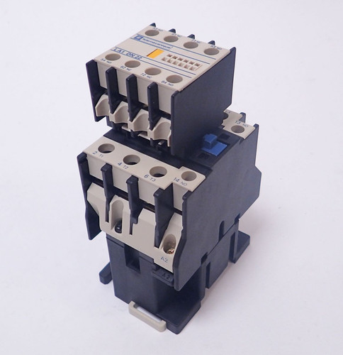 TELEMECANIQUE LC1 D3210 220V 3-POLE 32A CONTACTOR w/ LA1 DN22 CONTACT ...
