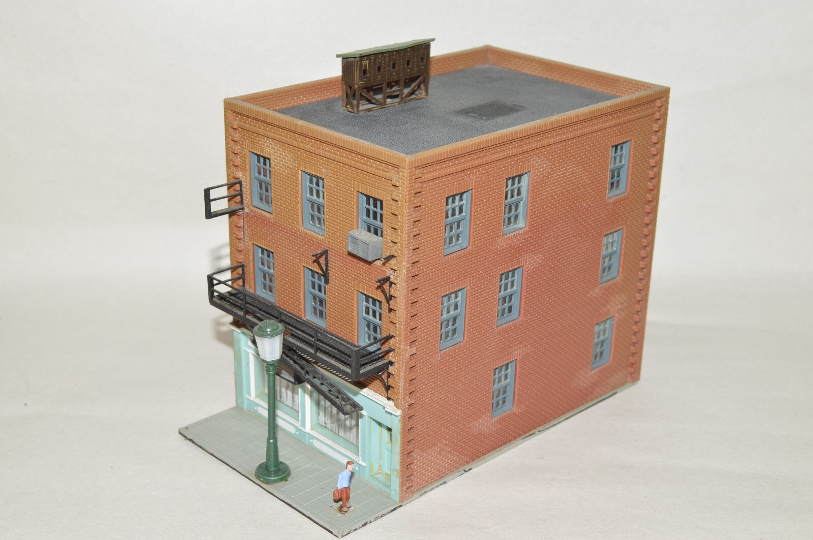 HO 1/87 scale building structure 3-story city downtown apartments ...