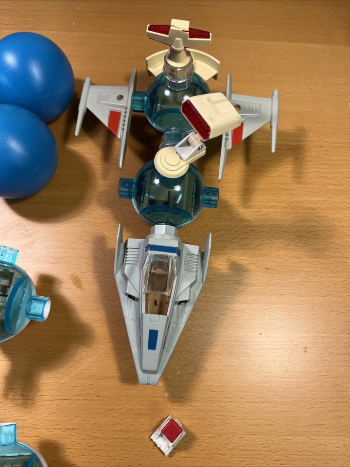 Vintage Play Jour Capsela Spacelink 6 mini figs police, medic, water ...