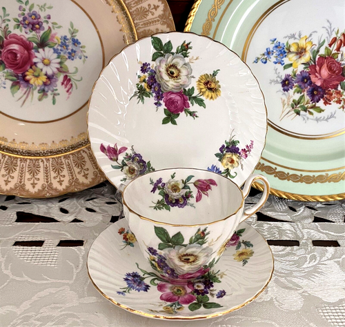 VINTAGE EB FOLEY BONE CHINA ENGLAND FLORAL PATTERN FLUTED TRIO C1948 ...