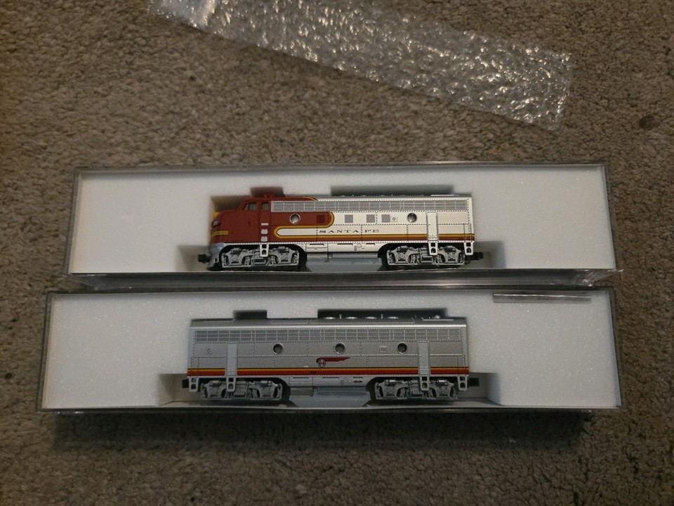 Kato F7 A & B Locomotive Set N Guage Model Train Santa Fe Warbonnet ...