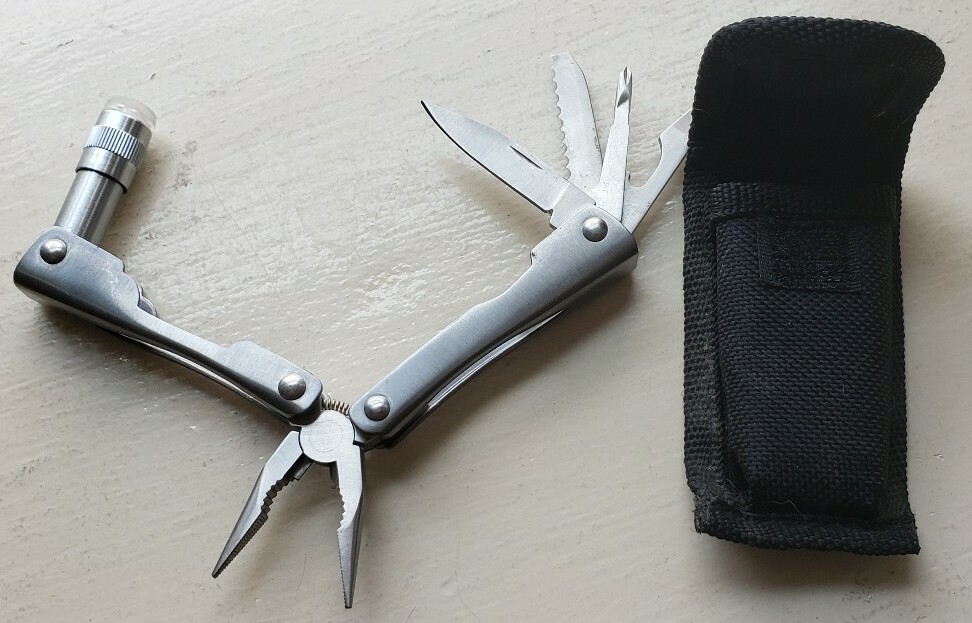 Small Multi-tool, Multi-purpose Pocket Knife, Saw, Pliers, Screwdrivers ...