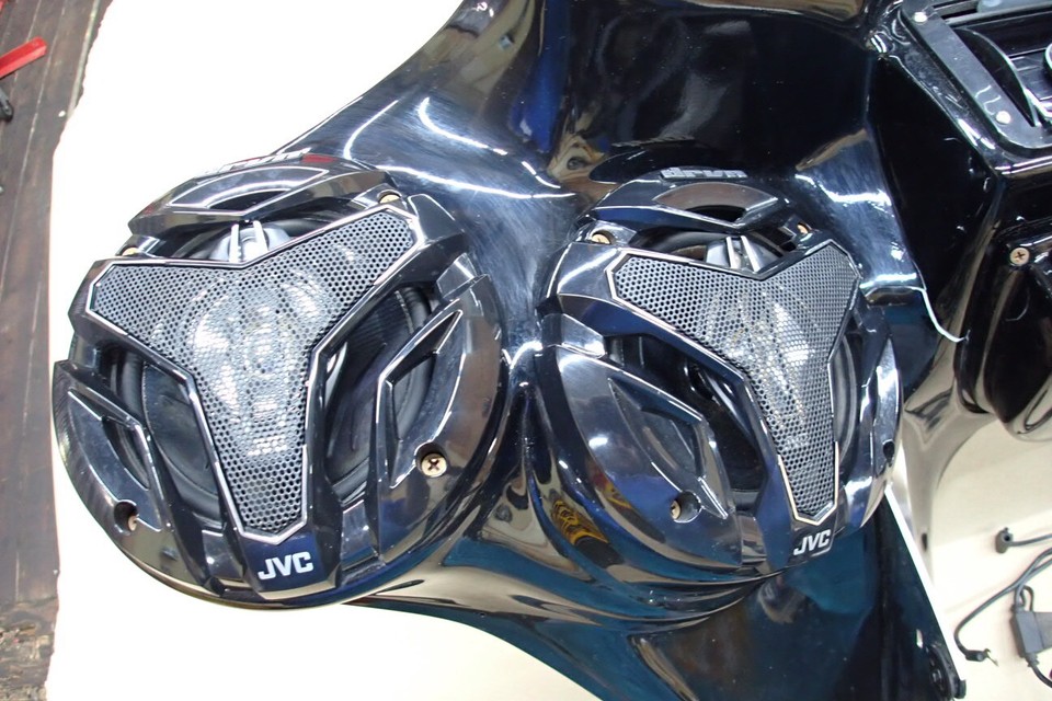 2015 HARLEY DAVIDSON FREEWHEELER NOSE FAIRING BATWING RADIO SPEAKER MIC ...