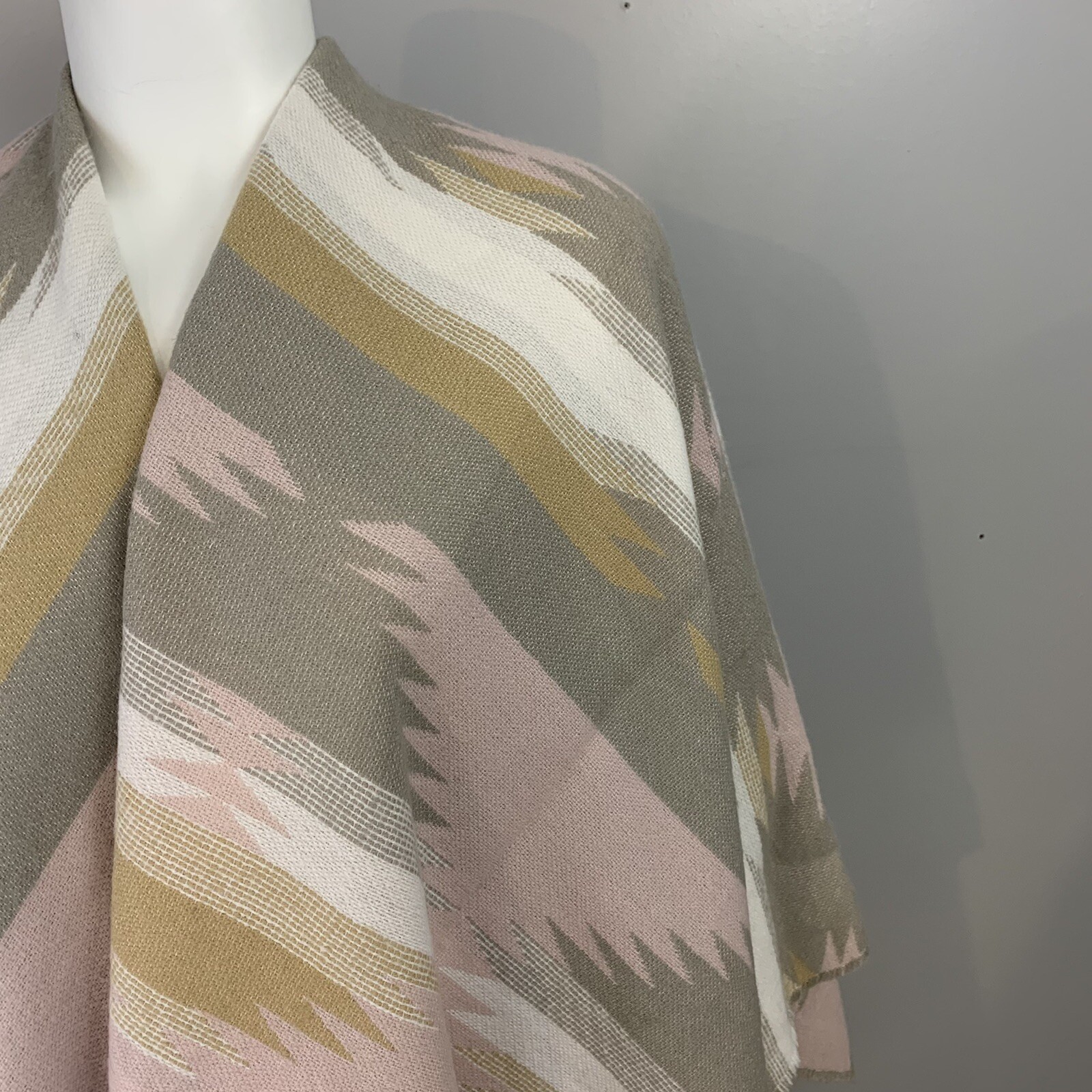 Miniso Southwestern Boho Shawl Fringe Wrap Pink Spli… - Gem