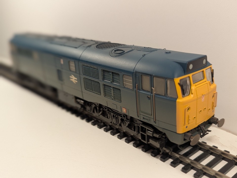 Hornby R2413A Class 31 31174 in BR blue (weathered) | eBay UK
