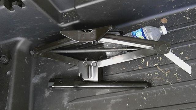 18 19 20 21 22 23 CHEVY TRAVERSE COMPACT SPARE WHEEL W/JACK & TOOLS ...