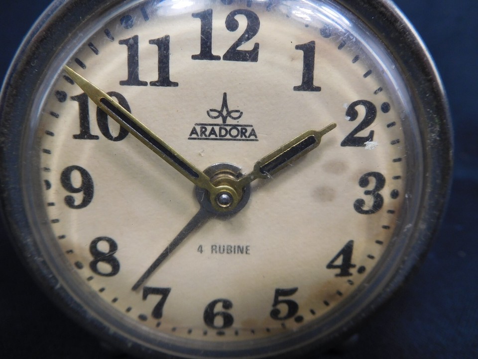 VINTAGE RETRO ROMANIA ARADORA WINDUP ALARM DESK CLOCK | eBay