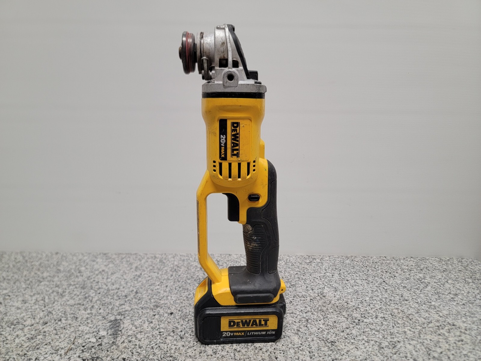 DEWALT DCG412 20V MAX Li-Ion 4-1/2 in. - 5 in. Cordless Grinder/Cut Off ...