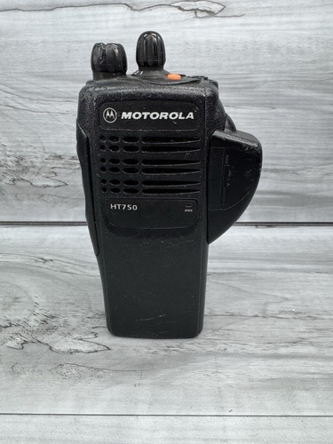 Motorola HT750 UHF 403-470 MHz 4CH 4W Two Way Radio AAH25RDC9AA2AN | eBay