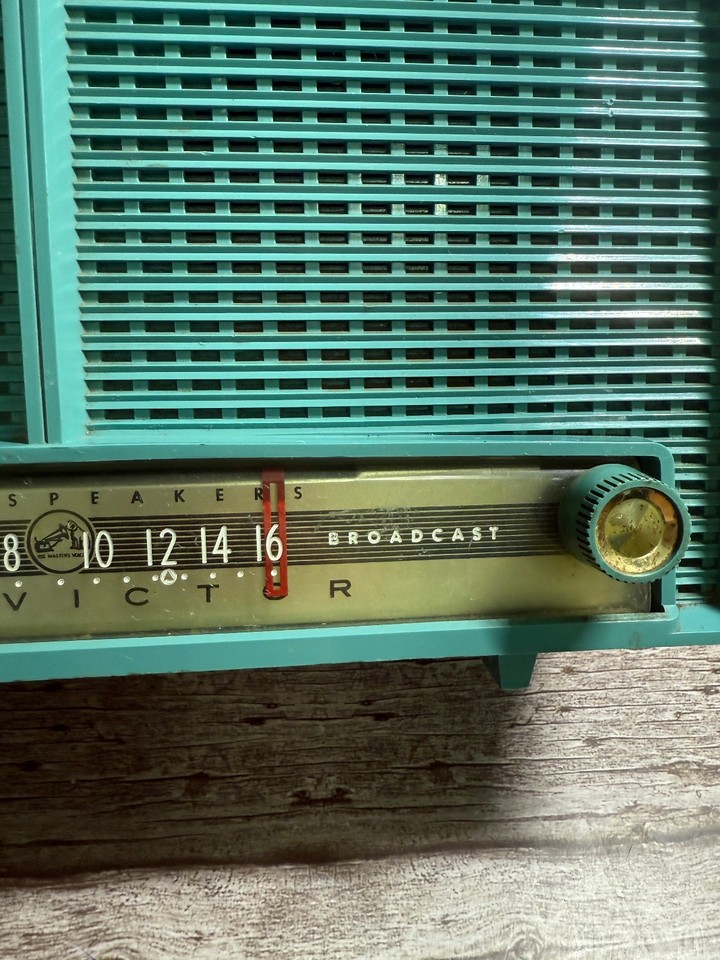 Vintage 1957 RCA Victor Tube Radio Model 8-X-8XL Superheterodyne ...