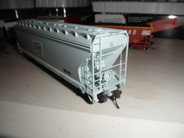 Atlas 20006942 HO Farmland CO-OP FLIX ACF 4650 Centerflow Hopper # 3408 ...