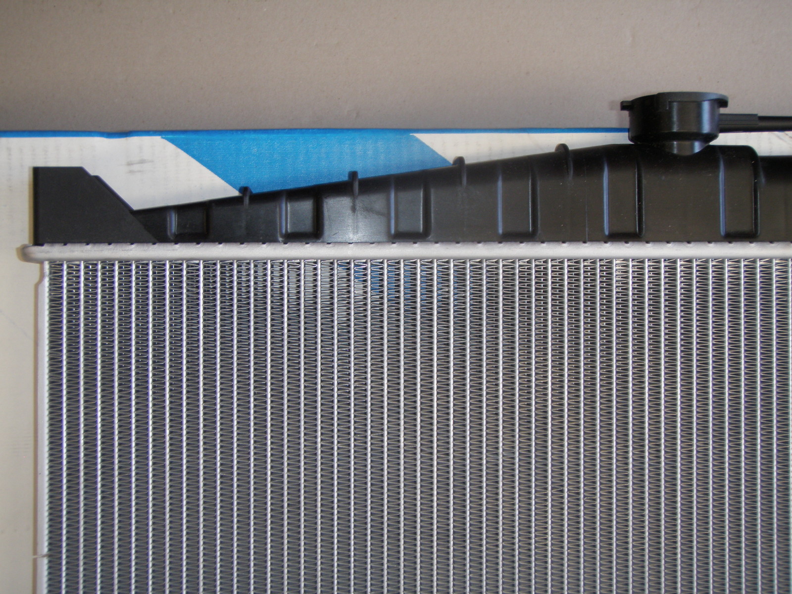 RADIATOR FOR NISSAN UD MK245 CONDOR MAN 04-2007 *SENDER HOLE* 650mm ...