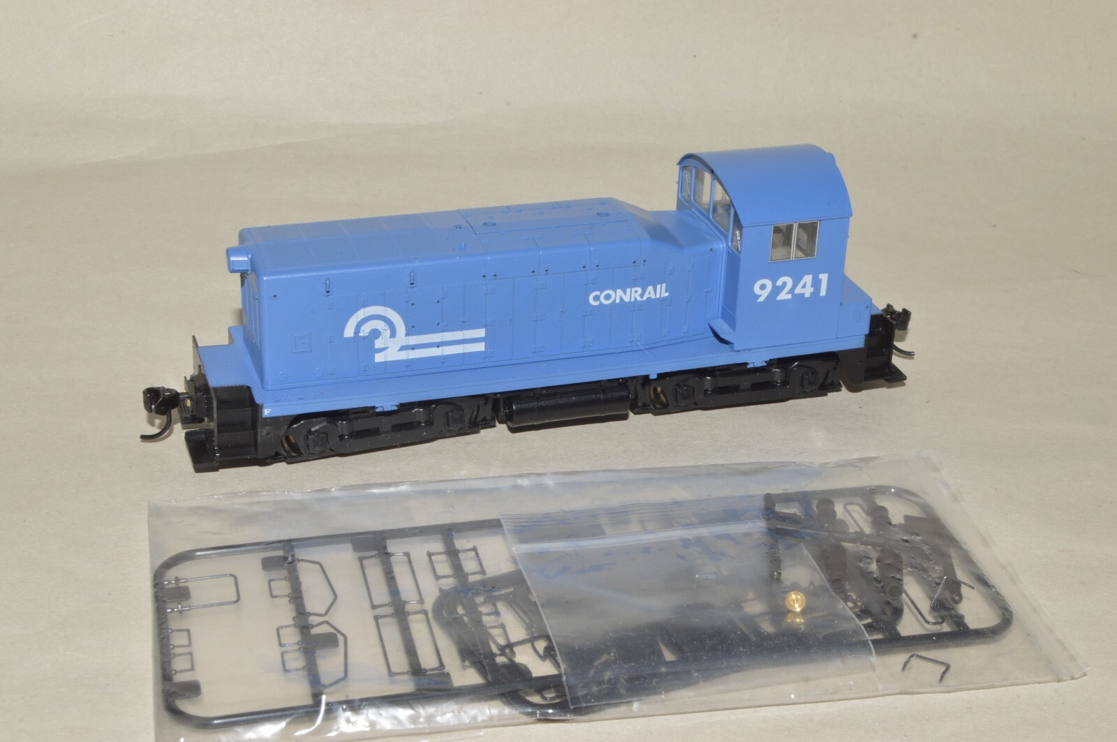 HO scale KATO Conrail RR EMD NW-2 switcher locomotive train | eBay