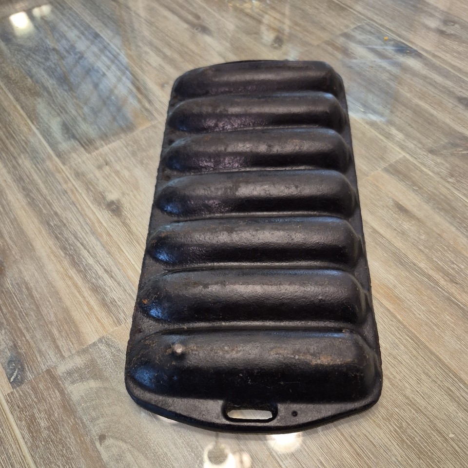 Lodge Cast Iron 7 Stick Corn Cob Cornbread Muffin Mold Pan 27C USA 12.5 ...
