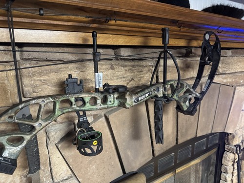 Bear Archery Cruzer G3 Adult Compound Bow 70lbs Archery Hunting Package ...