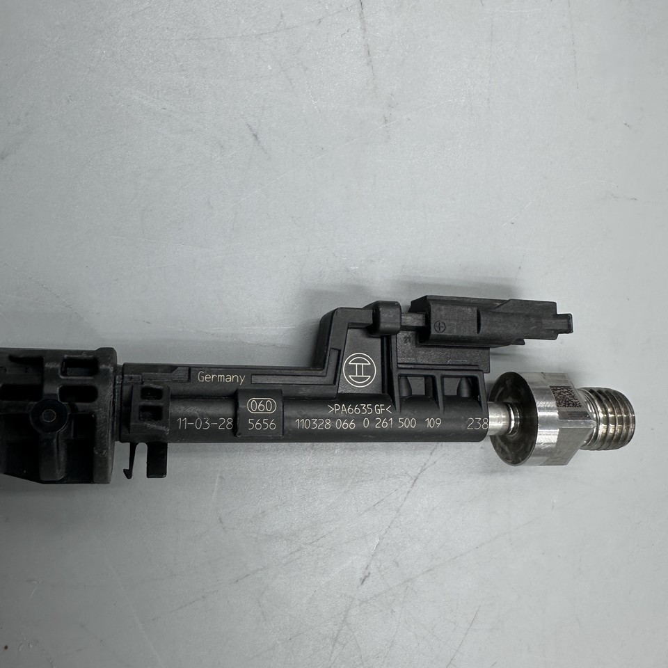 8X Genuine Bosch Fuel Injectors 0261500109 13647597870 For BMW M5 M6 X5 ...