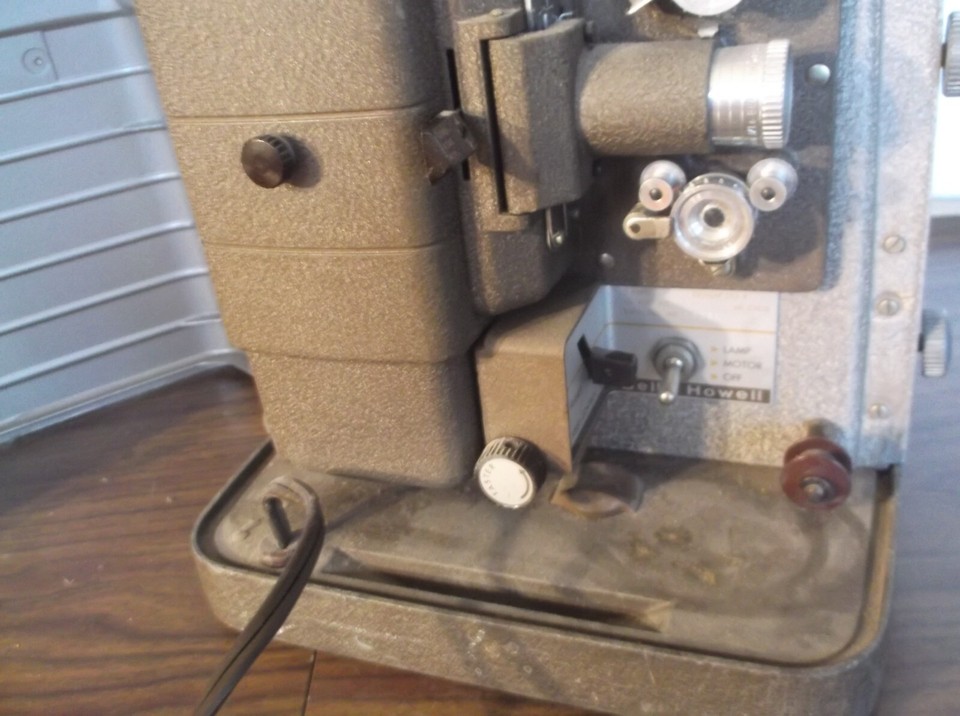 Vintage BELL & HOWELL 253R 8mm Movie Film Projector, Powers On & Bulb ...