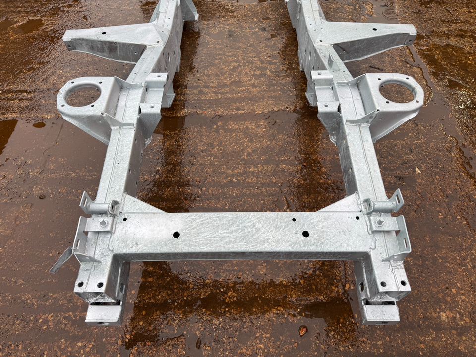 Land Rover Defender Td5 PUMA 90 Genuine LR galvanised chassis - READ ...