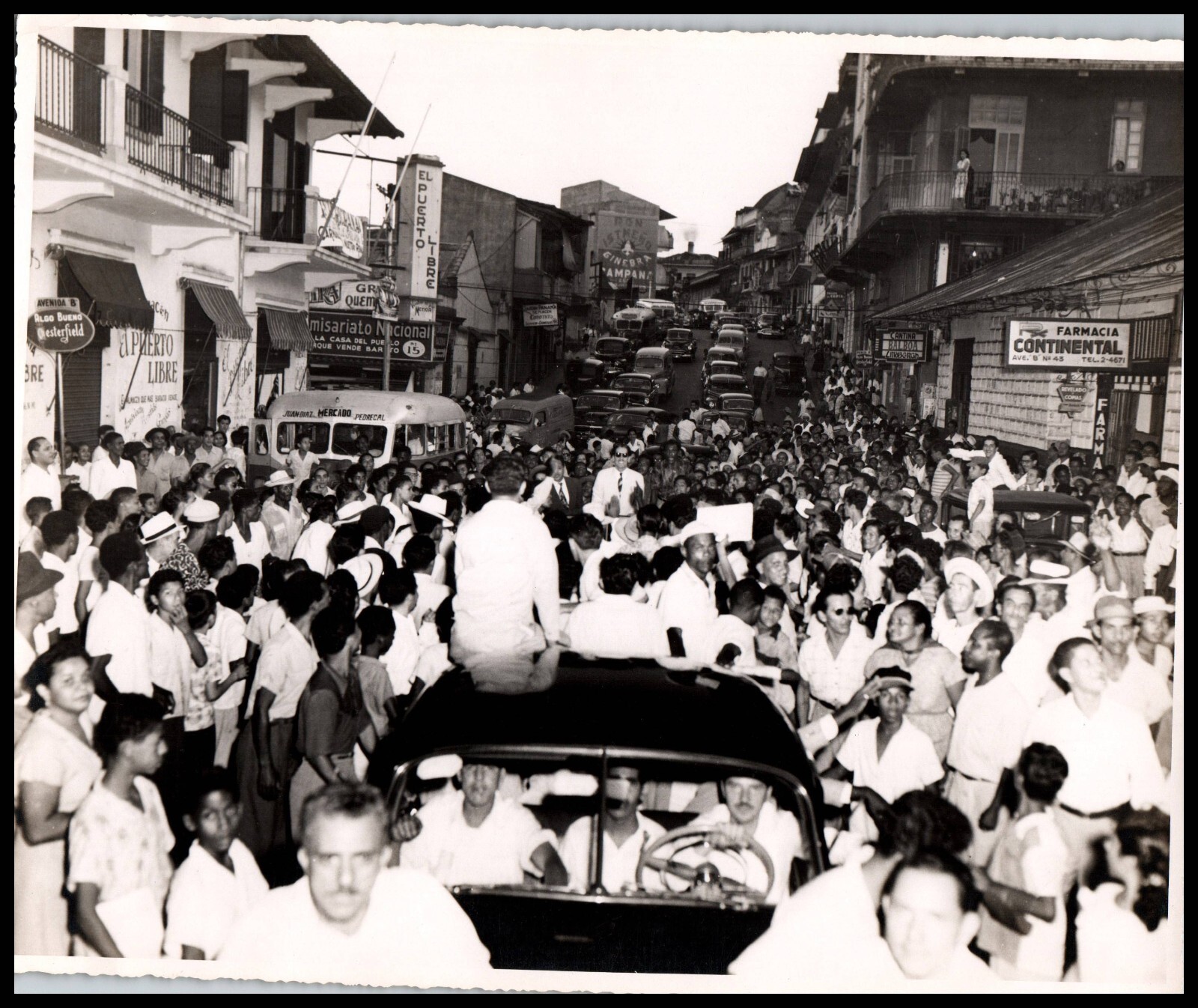 1960s CUBA CUBAN REVOLUTION MOMENT PARADE ALBERTO KORDA VINTAGE ...