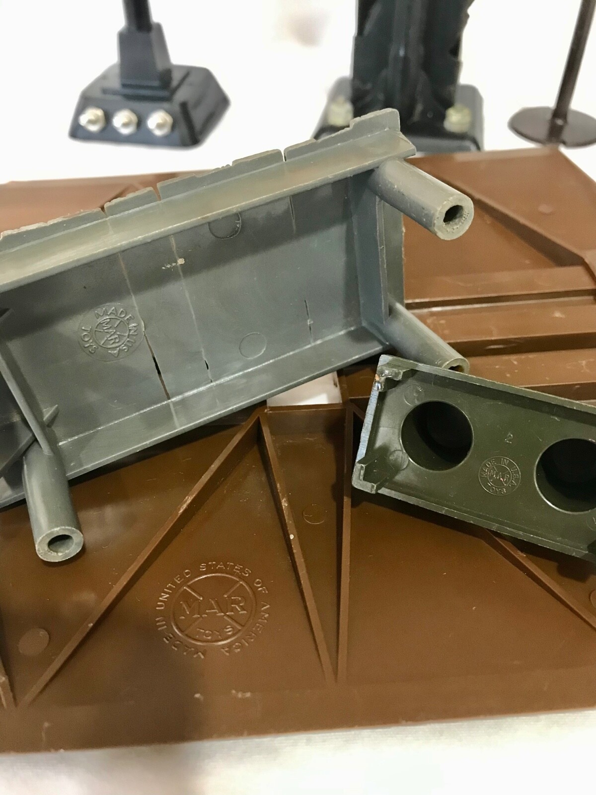 Marx Trains #416A Dual Floodlight Tower,(2)#423 Twin Light Crossing ...