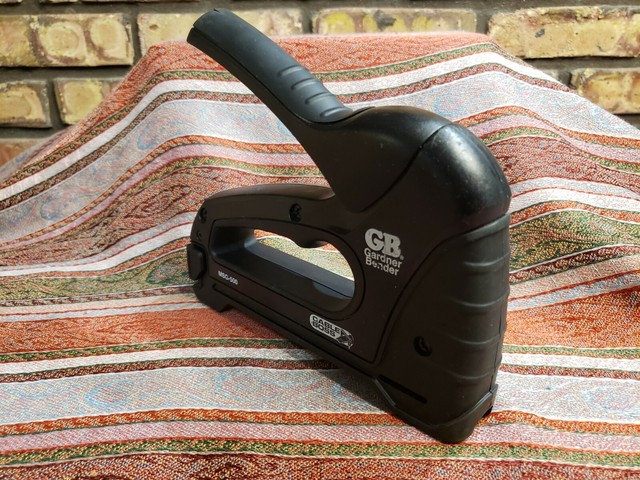 Gardner Bender Cable Boss Staple Gun GB Msg-501 With 4 Boxes of Staples ...