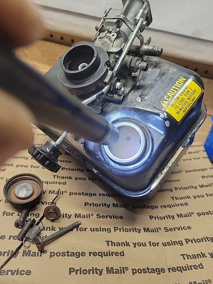 Vint Brigg 5hp Horiz Shaft Eng Carb Tank Breather ETC 130252 ???? | eBay