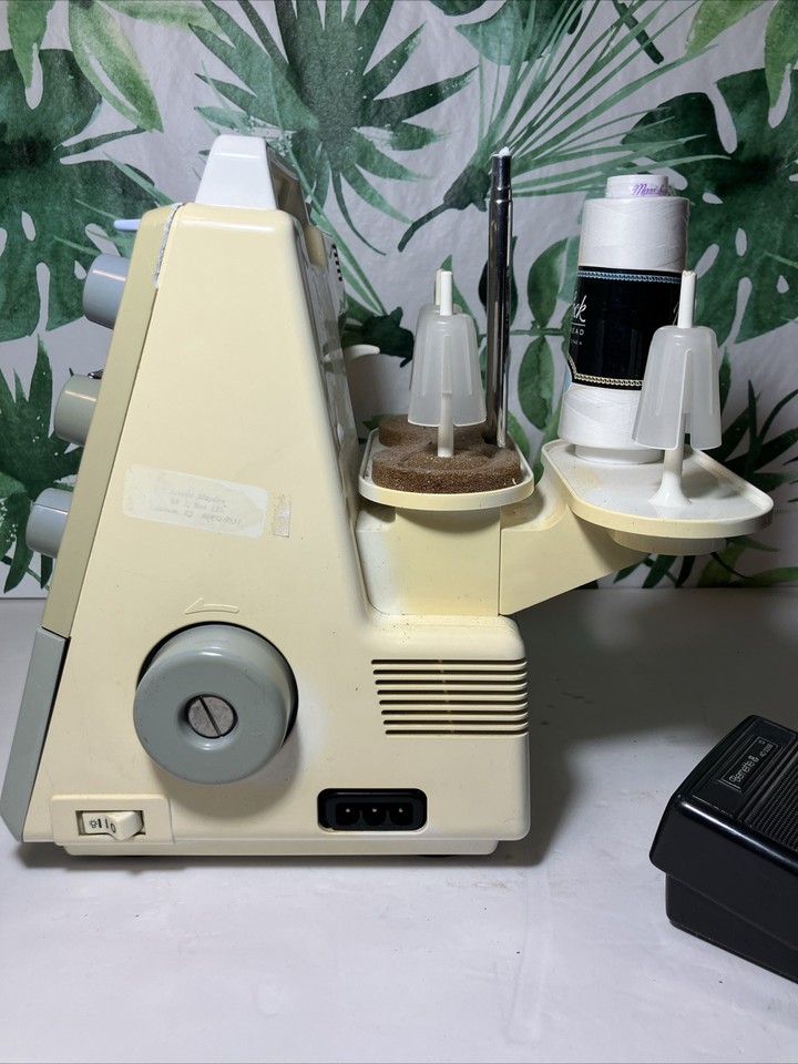 Serger Bernina Bernette Funlock 004 Machine W/ Pedal WORKING CONDITION ...