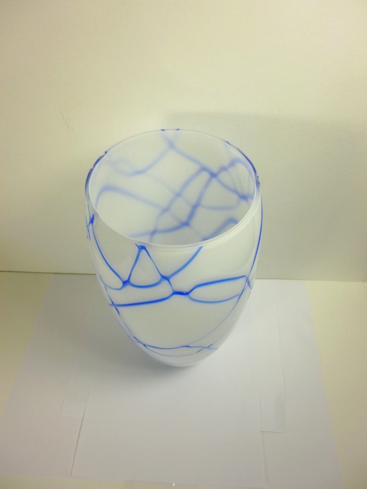 VINTAGE HANDBLOWN VASE BLUE SPIDER WEB INCASED WHITE DECOR ART GLASS 12 ...