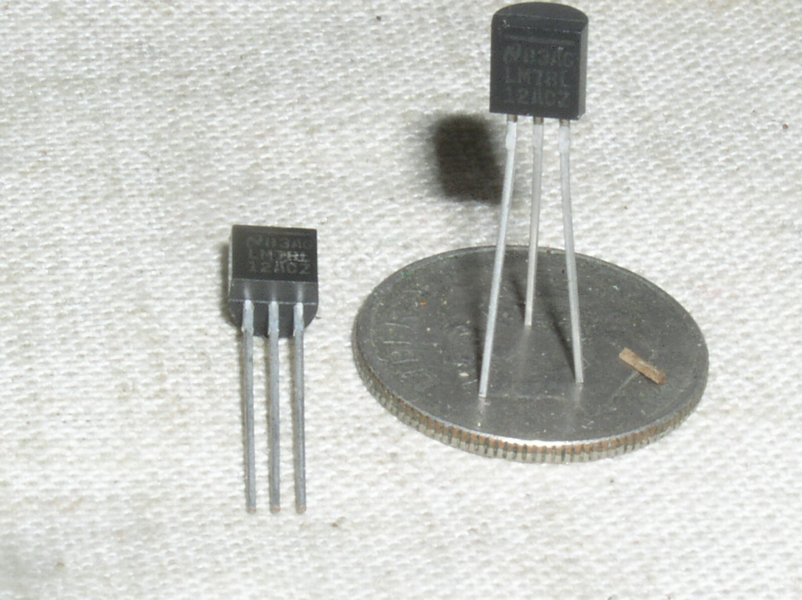 2 NATIONAL LM78L12 ACZ 12 VOLT TO-92 .1A 100MA VOLTAGE REGULATOR 7812 ...