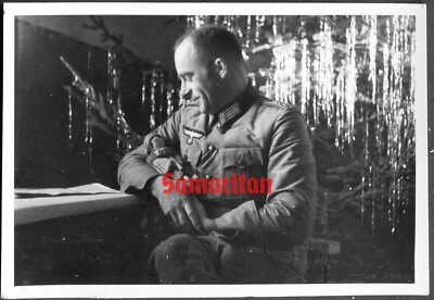 H2/3 WW2 ORIGINAL PHOTO OF GERMAN WEHRMACHT SOLDIER HODLING A DOLL | eBay