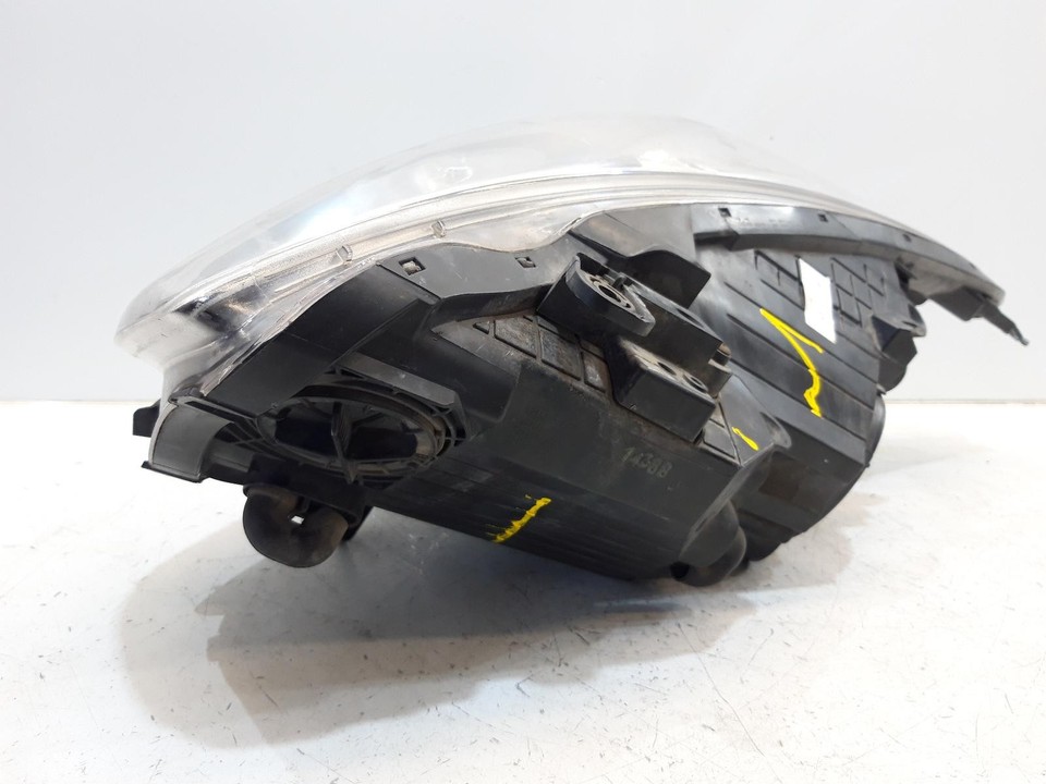 2013 HYUNDAI I40 HEADLIGHT HEADLAMP RIGHT O/S/F *DAMAGED 2 CLIPS NEED ...