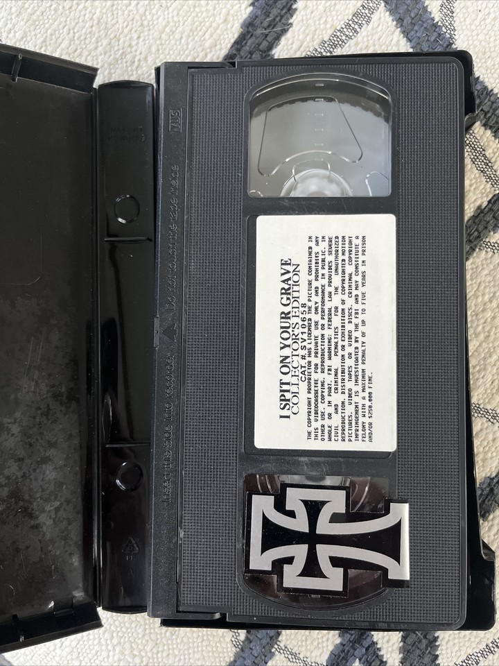 I Spit on Your Grave VHS Meir Zarchi Cult Horror Sex Camille Keaton ...