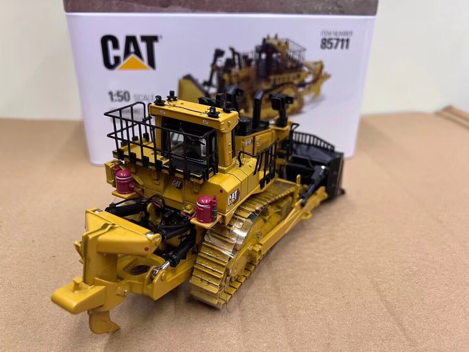 Caterpiller Cat D10 Dozer 1:50 Scale Metal Model By DIECAST MASTERS ...