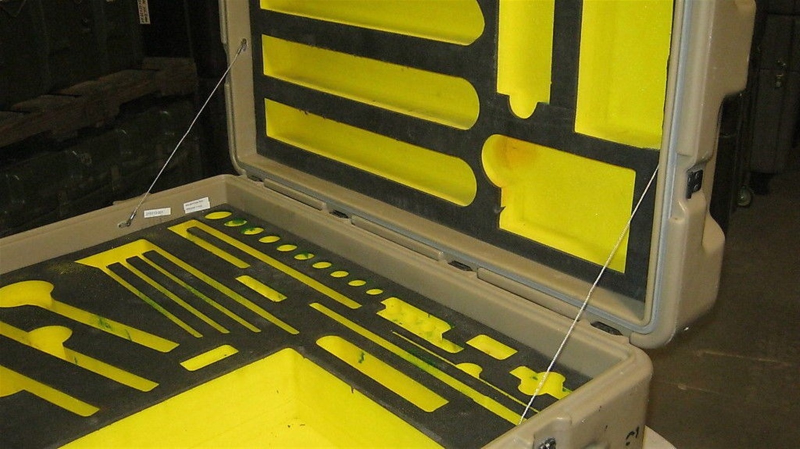 Kipper Hardigg Pelican Aviation Foot Locker FOD Tool Box Case w/ Wheels ...