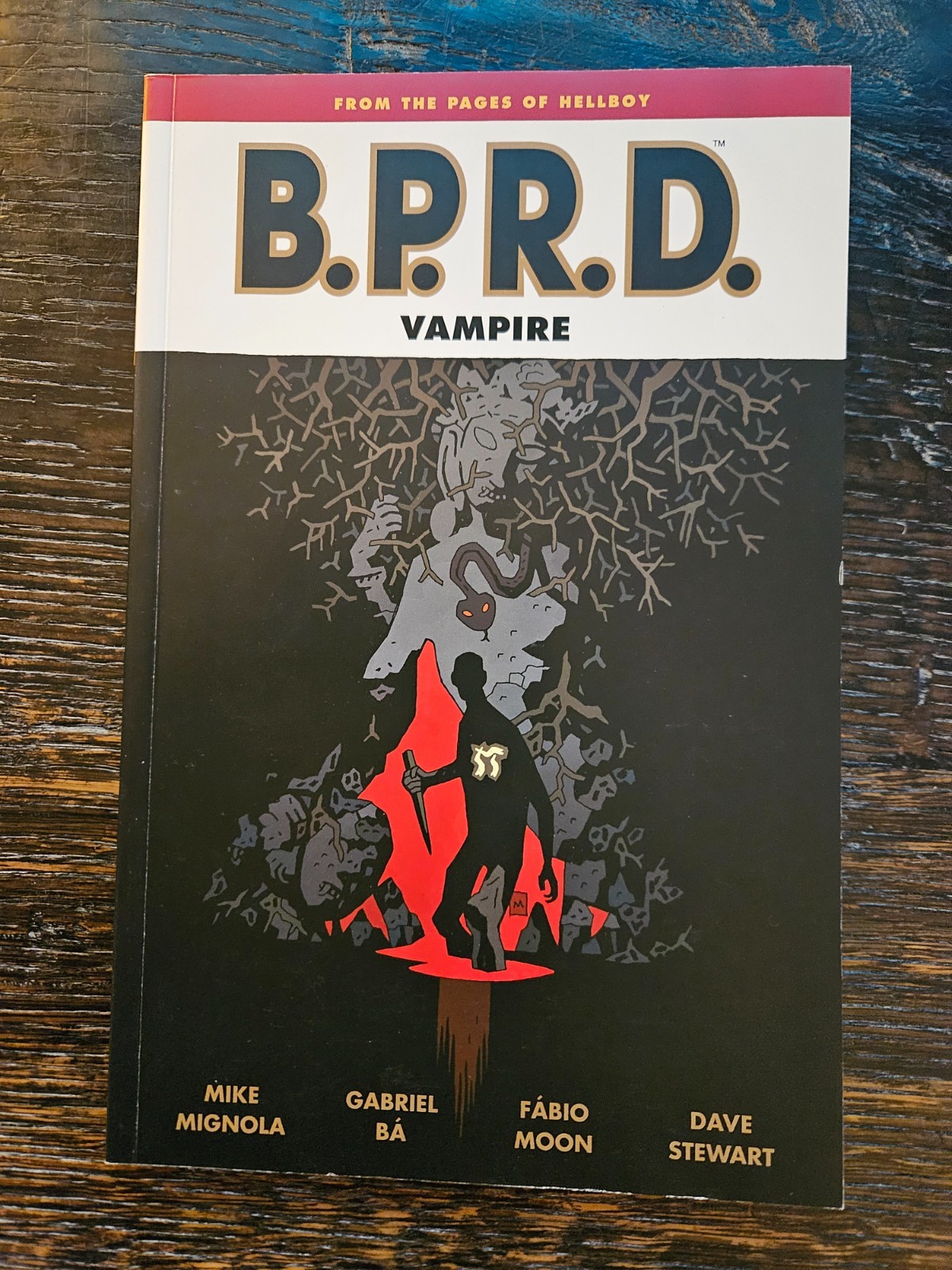 B.P.R.D.: Vampire TPB – Mike Mignola, Gabriel Bá & Fábio Moon (Dark ...