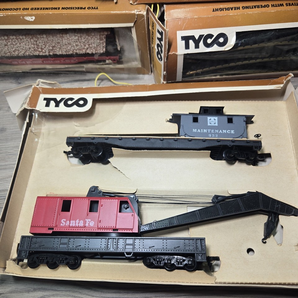 TYCO HO Scale Model Train Building Lot 8 Pcs. Sold As Is - UNTESTED | eBay