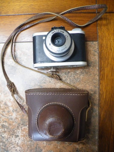 Universal Camera Corporation Meteor 620 Film Camera w/Case Made in USA ...