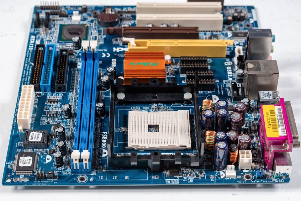 ASRock K8Upgrade-VM800 Socket 754 MicroATX Motherboard AMD Athlon 64 ...