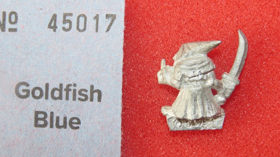 Games Workshop Warhammer Night Goblins with Sword Goblin Middle Finger ...